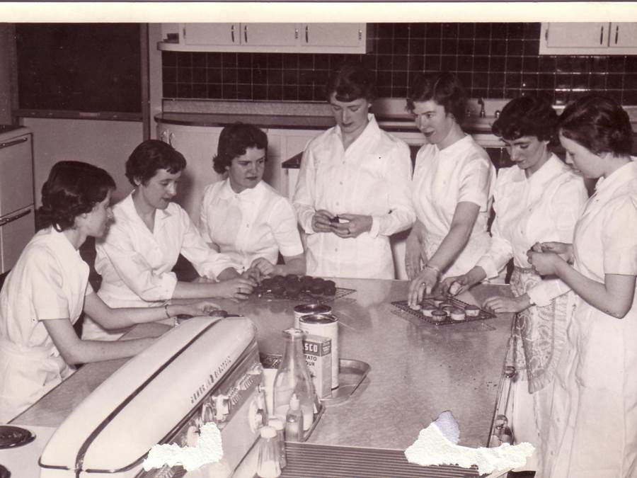 StFX Home Economic class, 1950s | Imagine Antigonish